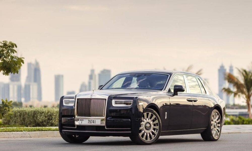 Experience Luxury Cars In Dubai, Driving Rolls Royce In Dubai